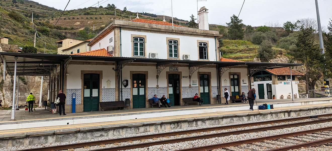 How to visit the Douro Valley by train – Portugal Things